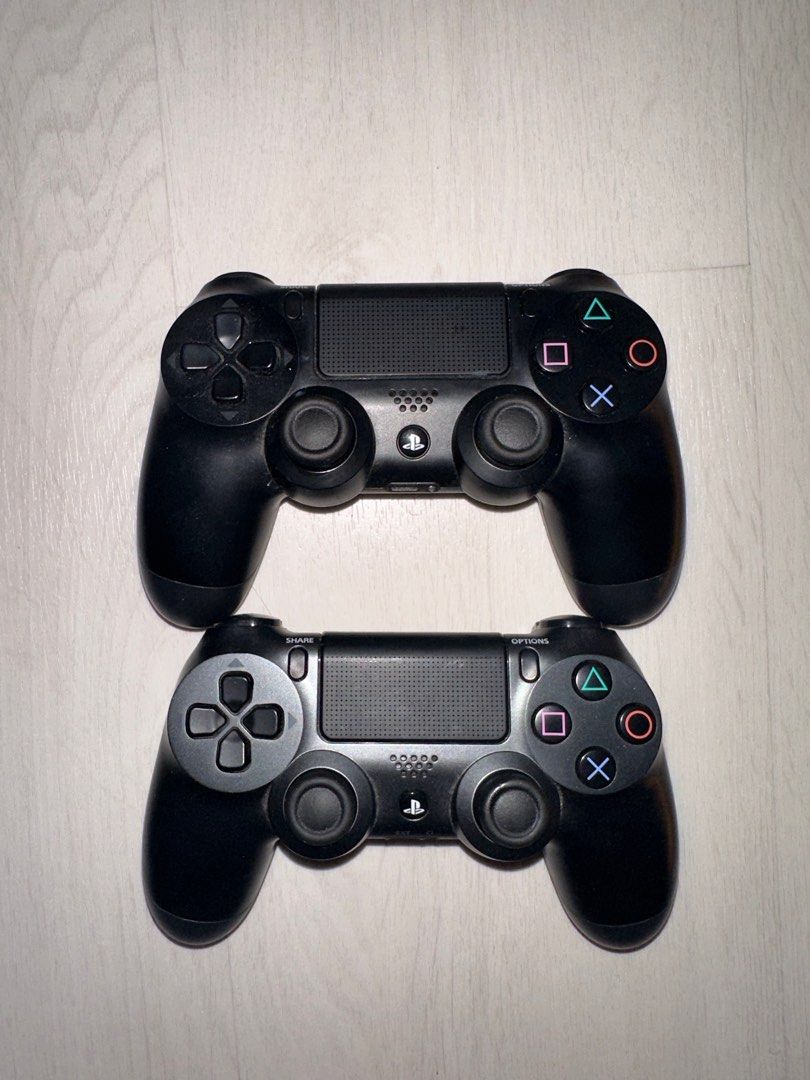 Playstation 4 (2 free controllers), Video Gaming, Video Game Consoles ...