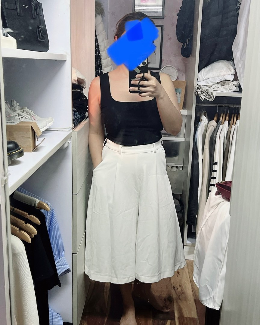 Uniqlo wide leg cropped pants garterized, Women's Fashion, Bottoms ...