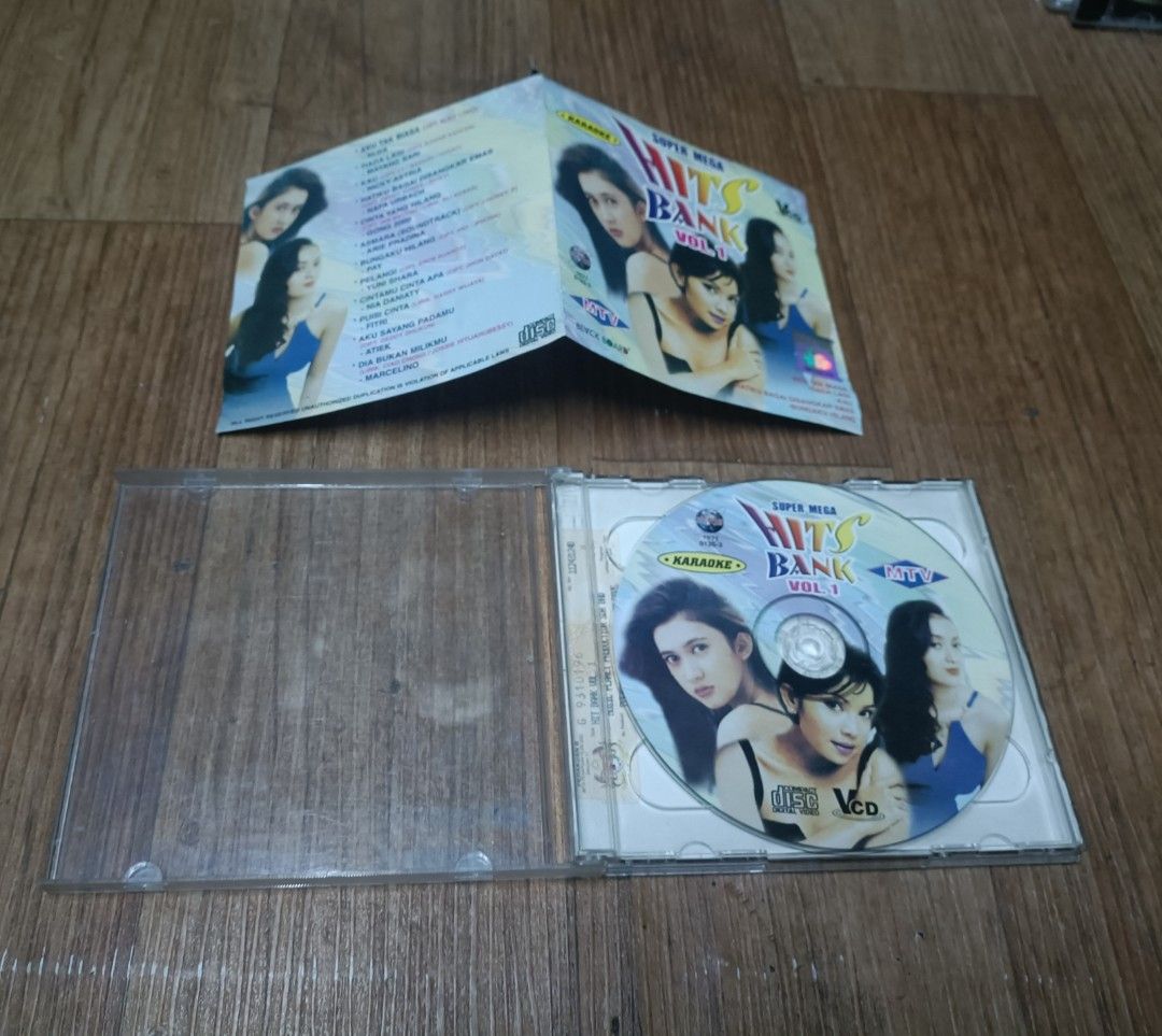 VCD SUPER MEGA HITS BANK @ 1999 PT SUARA SENTRAL SEJATI/MUSIC PLANET PRODUCTION SDN BHD ...