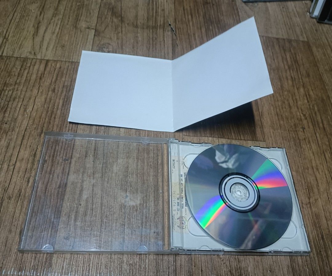 VCD SUPER MEGA HITS BANK @ 1999 PT SUARA SENTRAL SEJATI/MUSIC PLANET ...