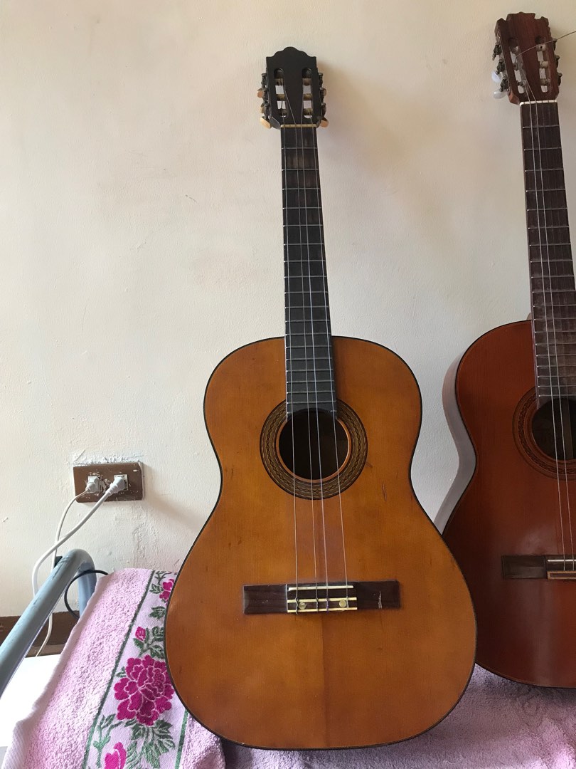 Vintage classical guitar(zen.on, Hobbies & Toys, Music & Media, CDs ...