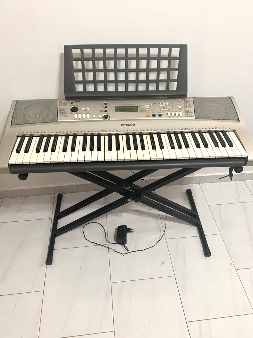 Yamaha Keyboard PSR E313 w/ stand, Hobbies & Toys, Music & Media, Musical Instruments on Carousell