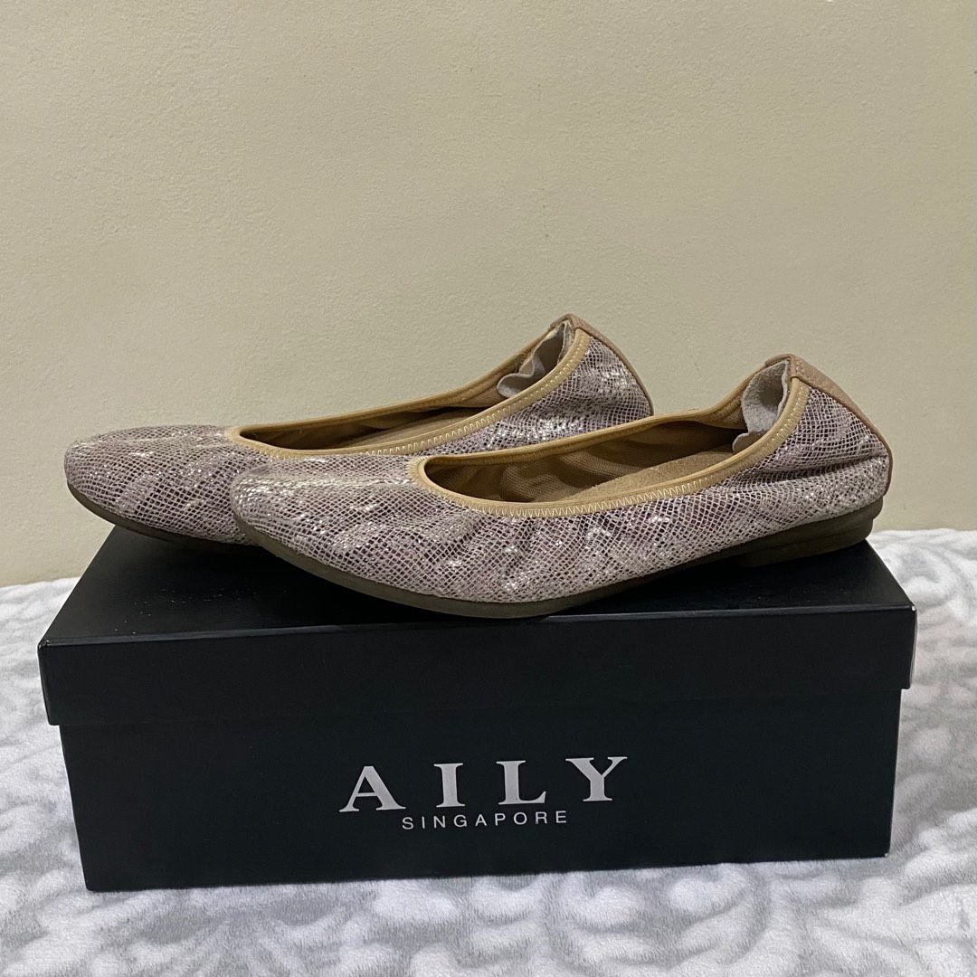 Aily Singapore Flats, Women's Fashion, Footwear, Flats & Sandals on ...