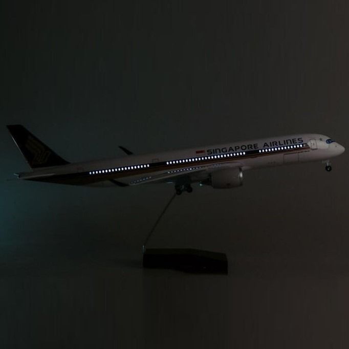 BRIGHTER FUTURE SINGAPORE AIRLINES AIRBUS A350-900XWB WITH LIGHT AND ...