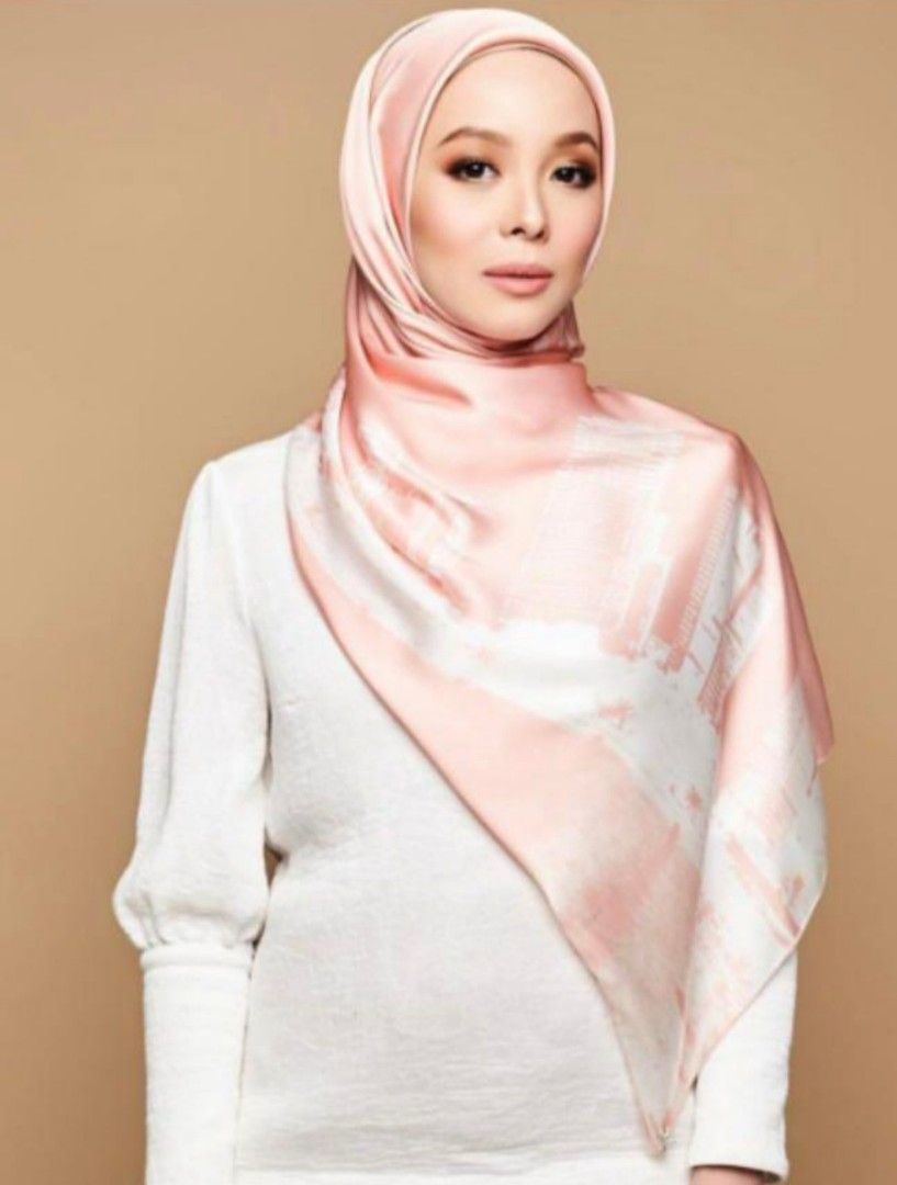 Duck Limited Edition Bundle, Women's Fashion, Muslimah Fashion, Hijabs ...