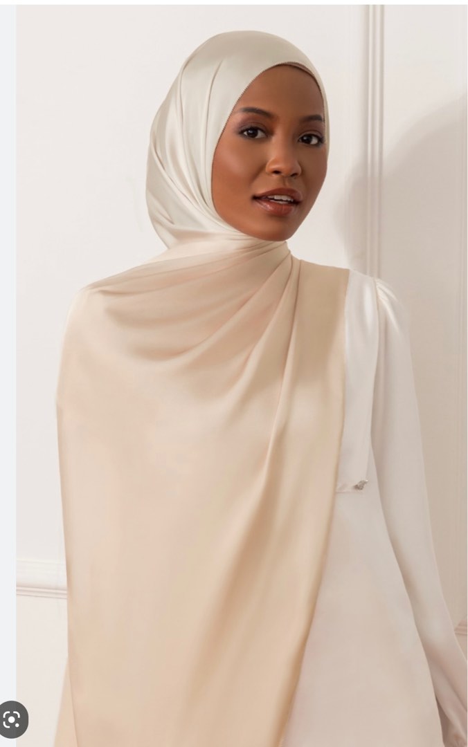 Duck shawl, Women's Fashion, Muslimah Fashion, Hijabs on Carousell