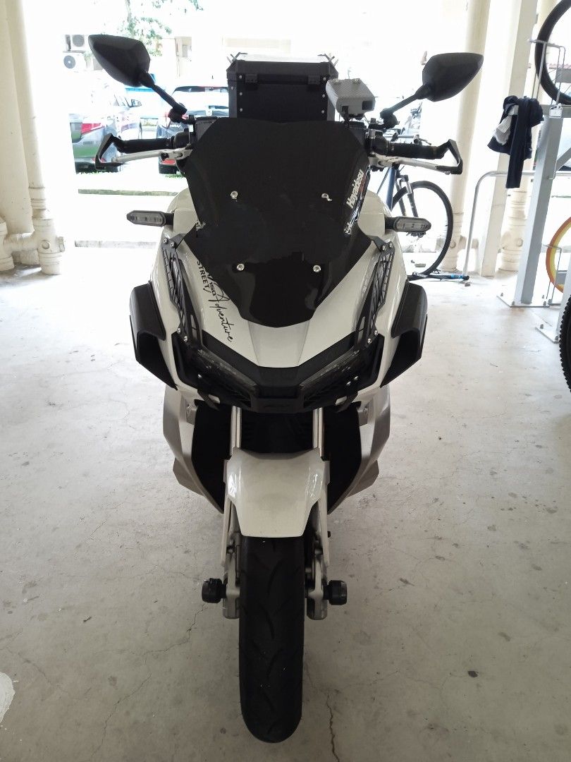 Honda ADV 150 (White-Gold Edition), Motorcycles, Motorcycle Rental on ...