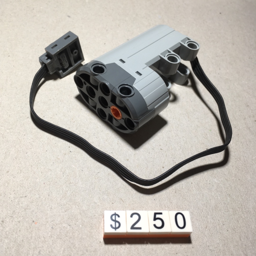 Lego 88004 Servo Motor Power-Functions, 興趣及遊戲, 玩具 & 遊戲類 - Carousell