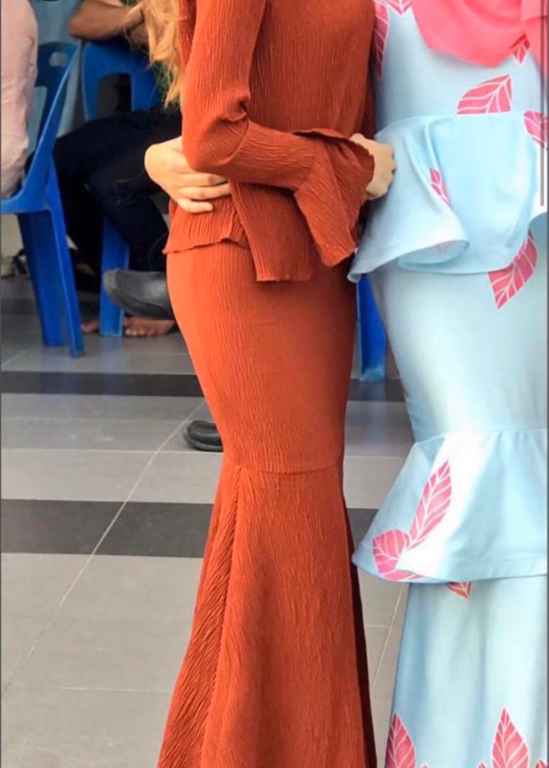 LUBNA, Women's Fashion, Muslimah Fashion, Baju Kurung & sets on Carousell