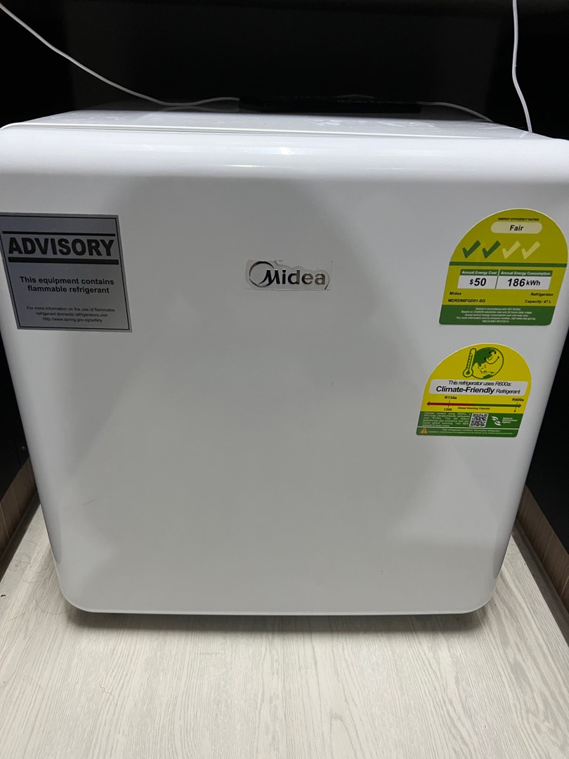 Midea MDRD86FGD01-SG White Mini Bar Fridge 47L, Energy Rating 2 Ticks ...