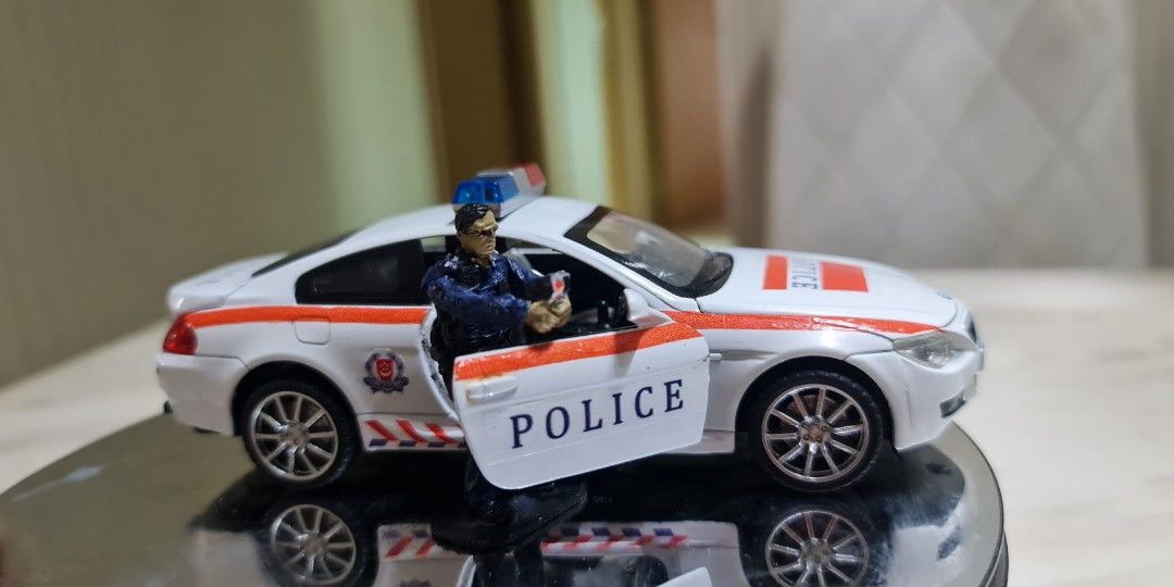 Police Car Scale 1:32 (Including Figure as shown in the Picture ...