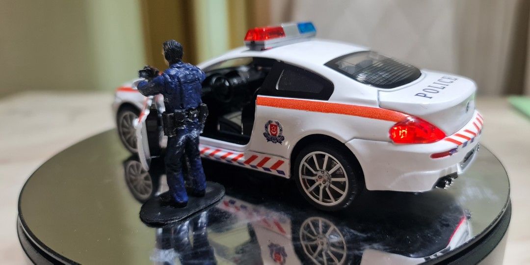 Police Car Scale 1:32 (Including Figure as shown in the Picture ...