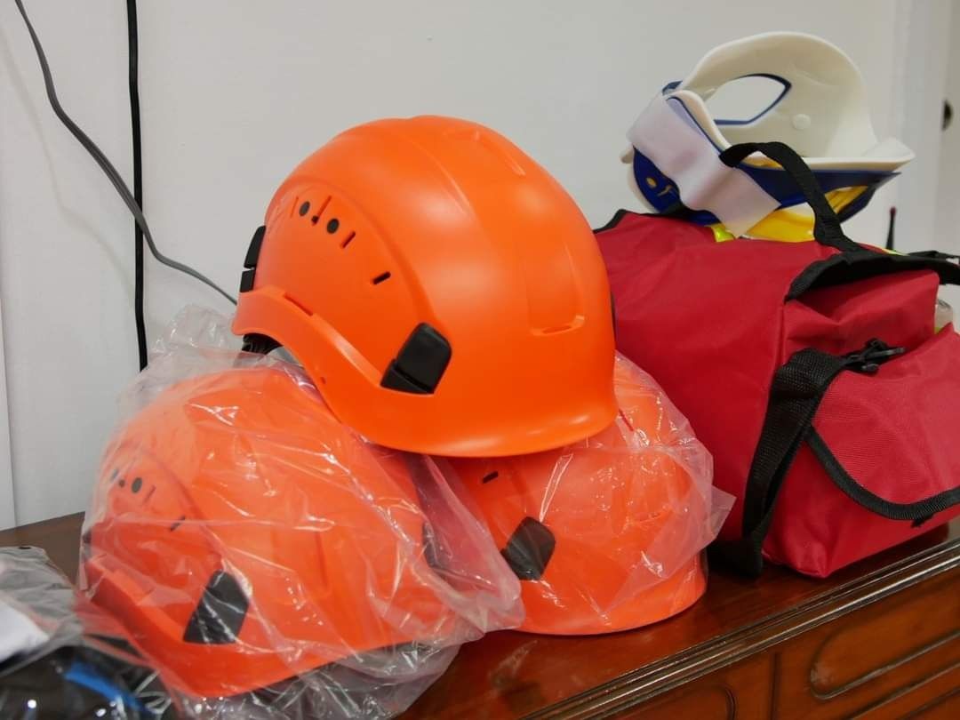 Rescue Helmet Emergency Helmet for outdoor activities parks and wall ...