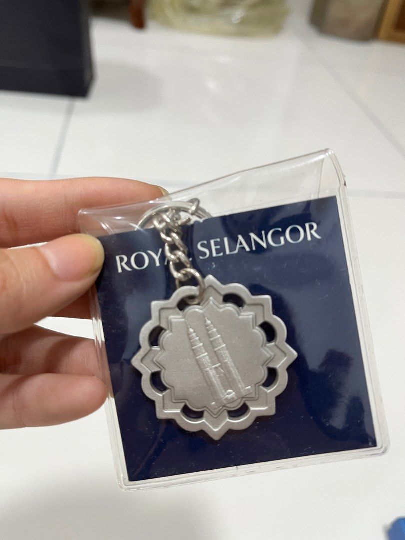 Royal Selangor Malaysia Petronas Twin Towers Keychain, Hobbies & Toys ...