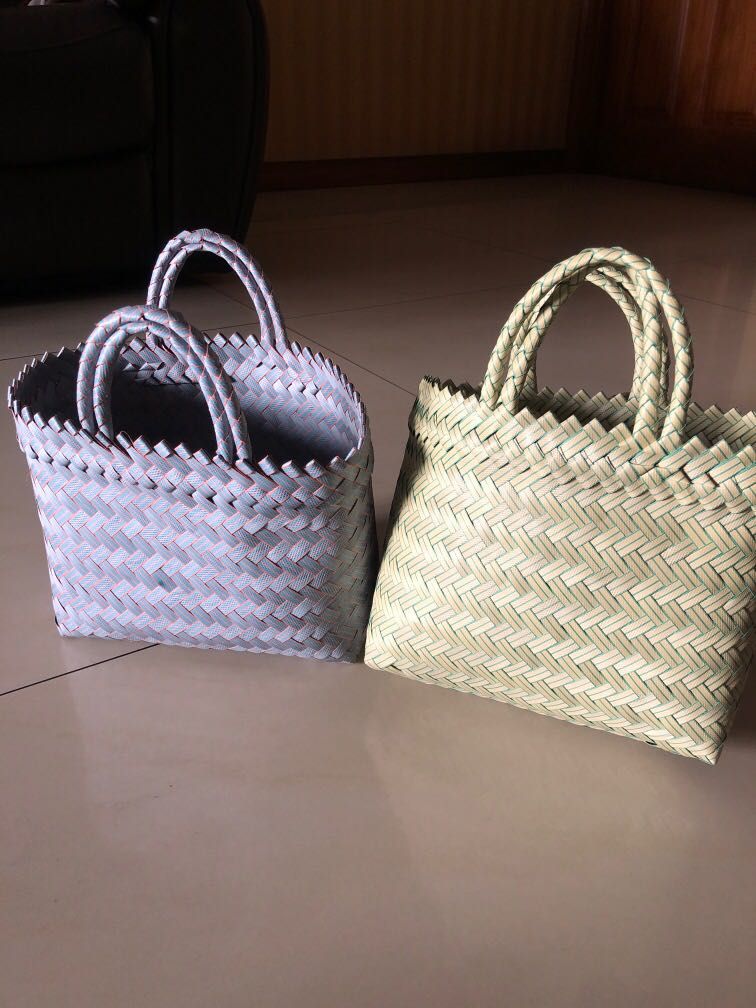 Tas anyam tas rotan, Fesyen Wanita, Tas & Dompet di Carousell