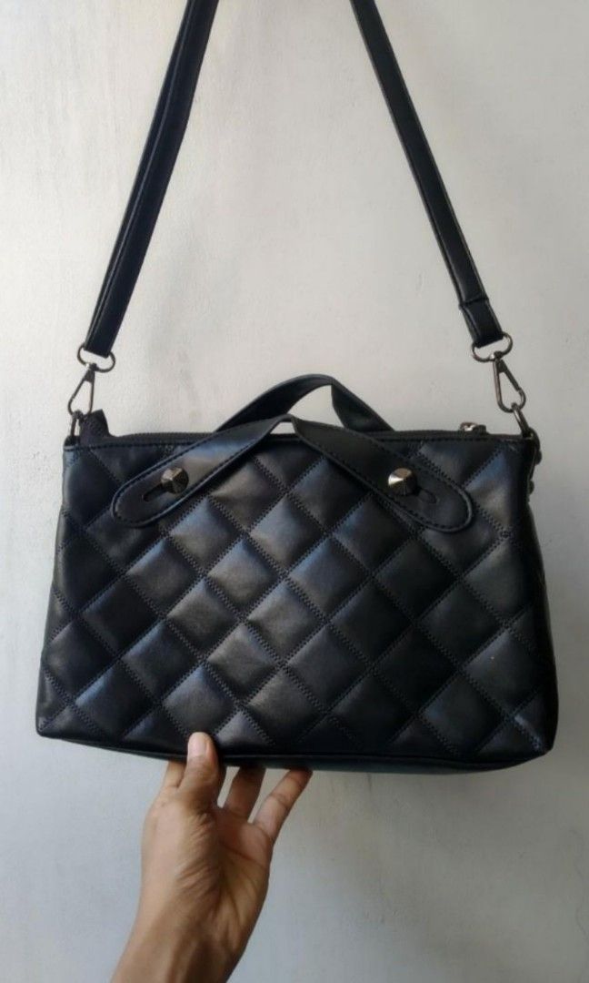 Tas Hitam Sling, Fesyen Wanita, Tas & Dompet di Carousell