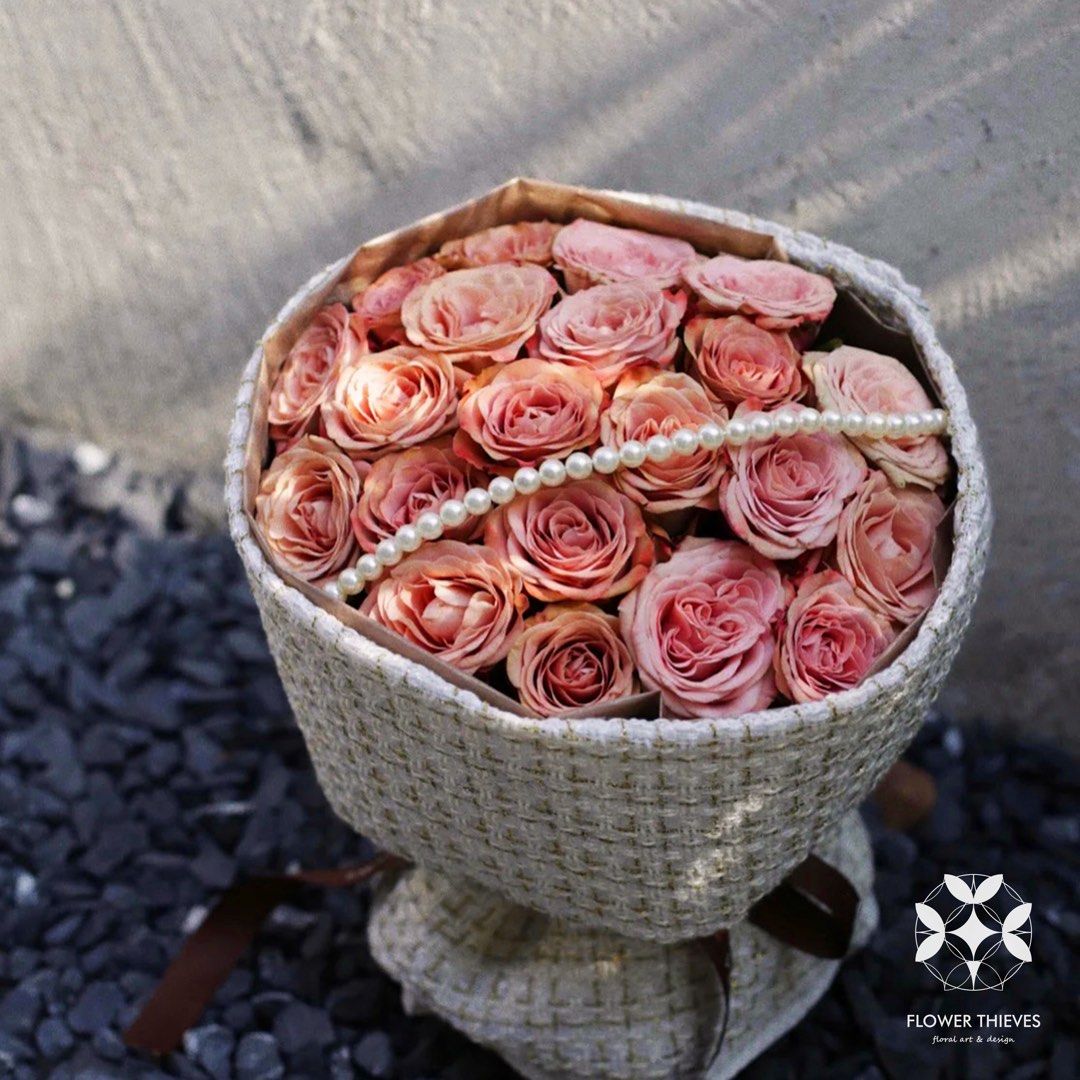 Flower Bouquet: Premium Fresh Rose Tweed Chanel Styled Bouquet, Hobbies & Toys, Stationery ...