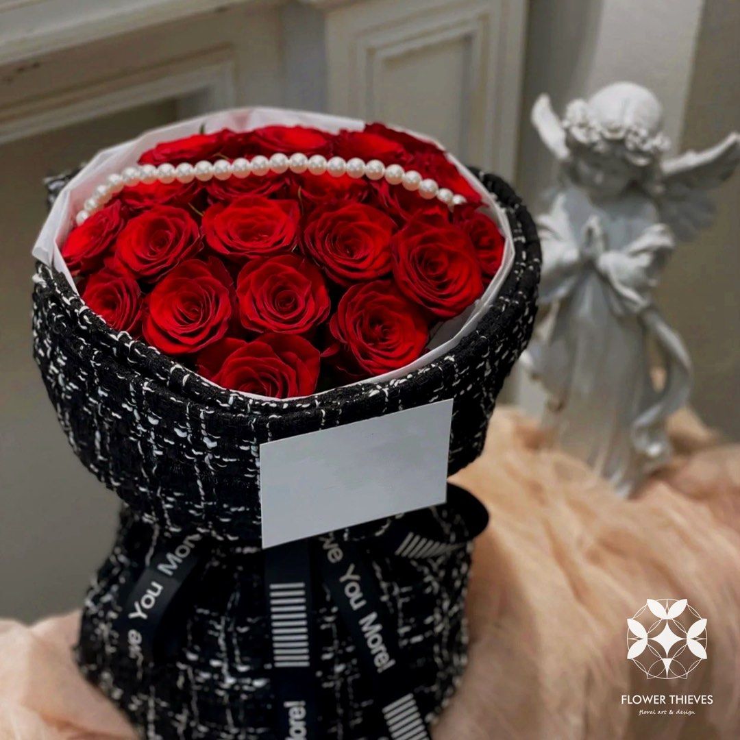 Flower Bouquet: Premium Fresh Rose Tweed Chanel Styled Bouquet, Hobbies & Toys, Stationery ...