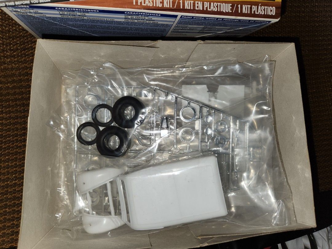 全新 Revell Thames Panel Truck 1:25 1/25, 興趣及遊戲, 玩具 & 遊戲類 - Carousell