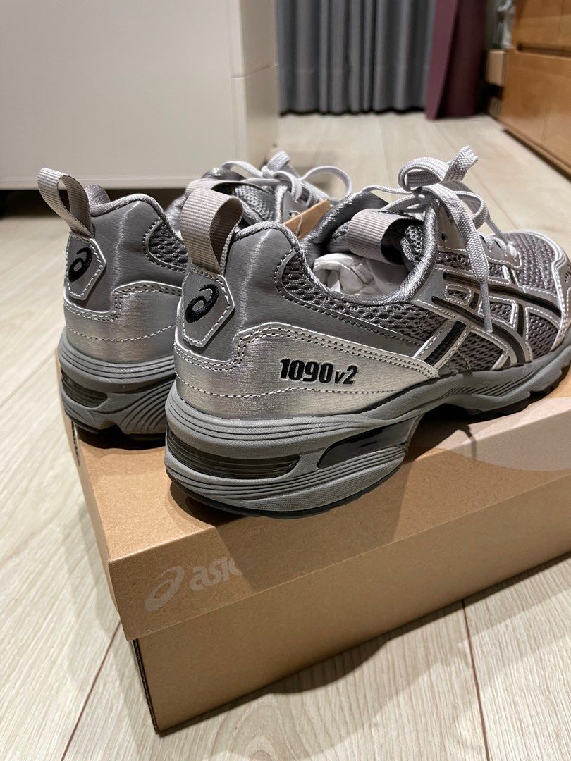 ASICS GEL-1090 V2 Freja Wewer, 她的時尚, 鞋類, 運動鞋、球鞋在旋轉拍賣