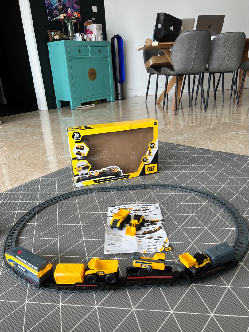 Caterpillar Little Machines Power Tracks Train Set, Babies & Kids ...