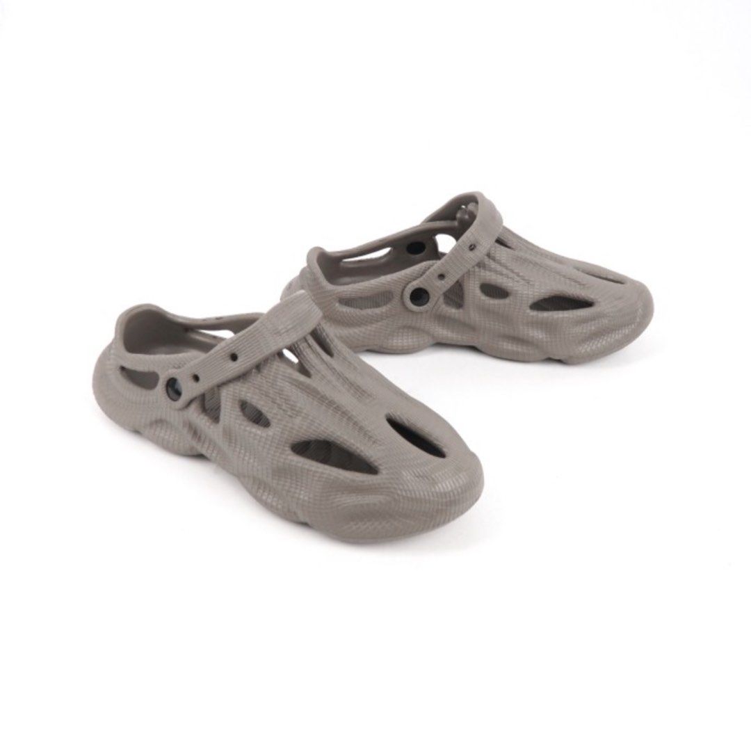 Dragon Slippery (not crocs), Men's Fashion, Footwear, Flipflops and ...