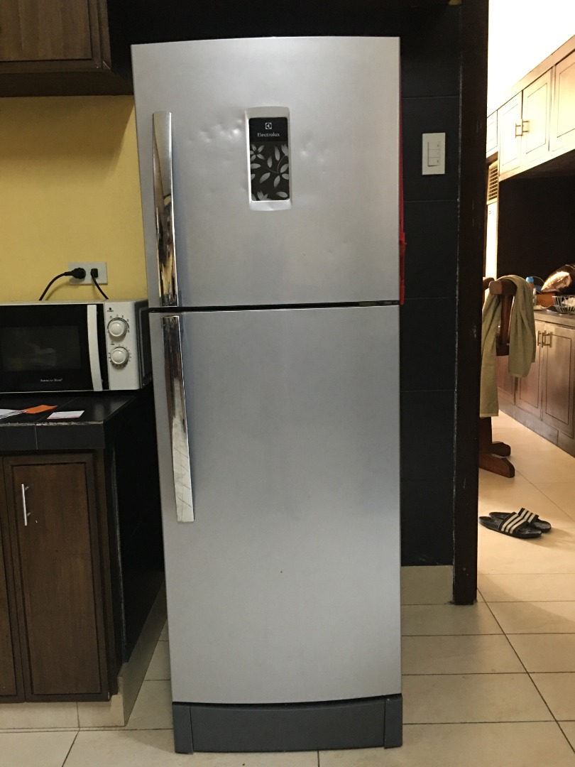 RUSH SALE! Electrolux 8.0 cu.ft Refrigerator (ETB2300PE), TV & Home Appliances, Kitchen ...