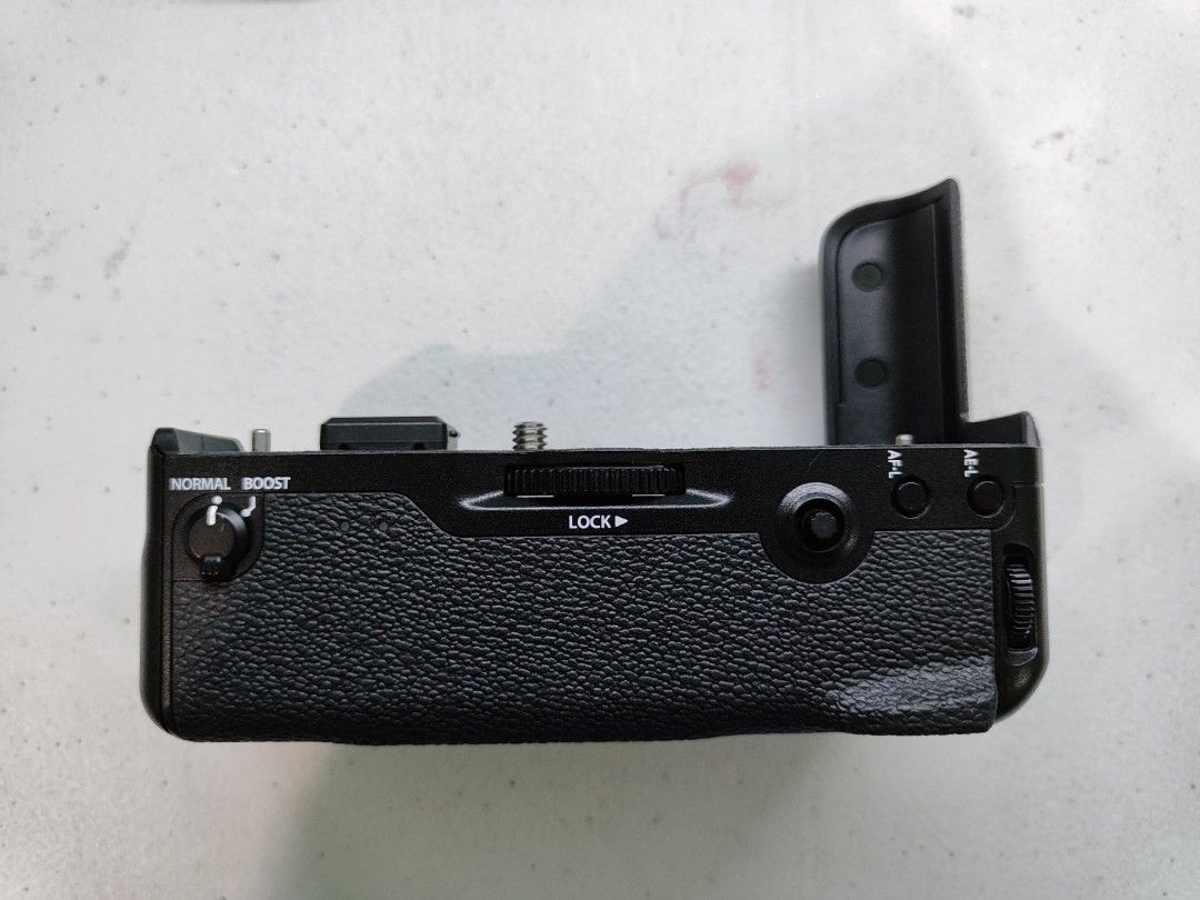FSO: Fujifilm X-T3 Vertical Battery Grip VG-XT3, Photography, Cameras on Carousell
