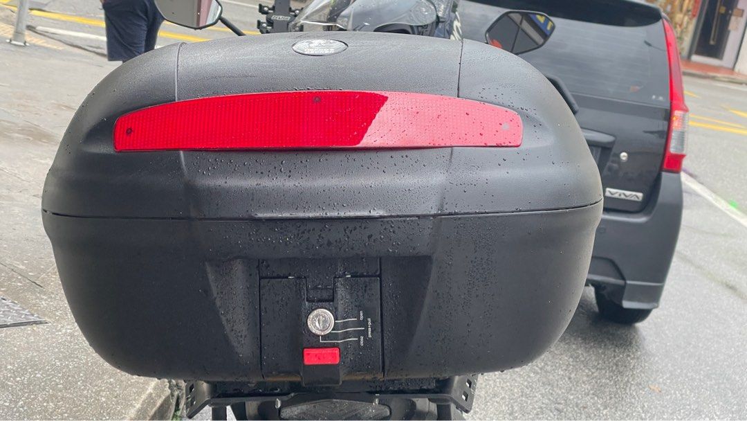 Hepco & Decker 48L top box w/ Baseplate, Motorcycles, Motorcycle ...