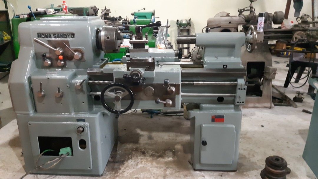 Lathe machine, Commercial & Industrial, Industrial Equipment on Carousell
