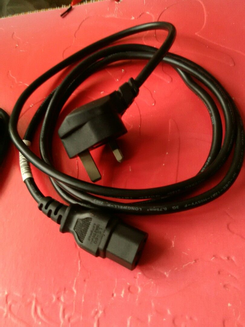 舊款電器插頭/Old style plug, 家庭電器, 轉插器及插頭 - Carousell