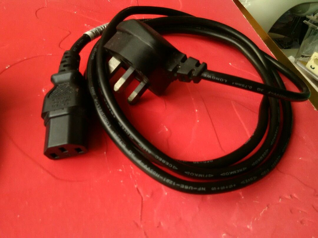 舊款電器插頭/Old style plug, 家庭電器, 轉插器及插頭 - Carousell