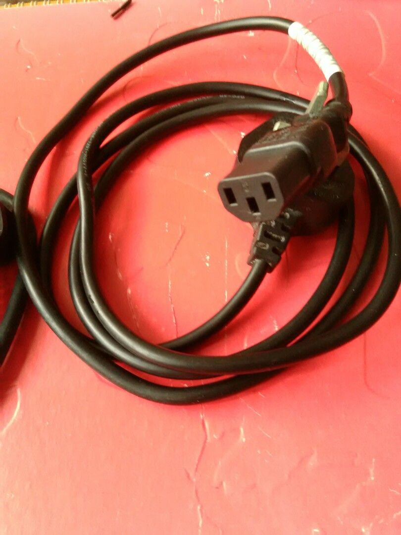 舊款電器插頭/Old style plug, 家庭電器, 轉插器及插頭 - Carousell