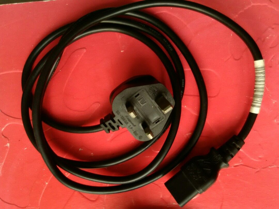 舊款電器插頭/Old style plug, 家庭電器, 轉插器及插頭 - Carousell
