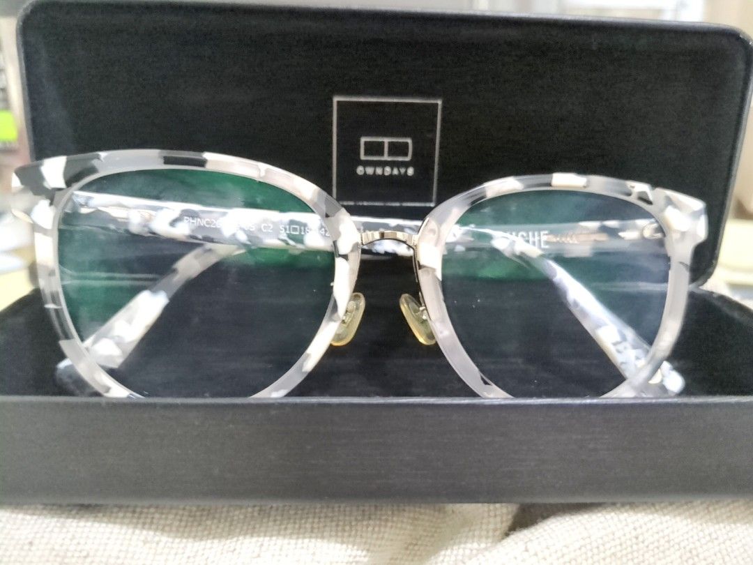 OWNDAYS Niche cat eyes tortoise frames, Women's Fashion, Watches ...