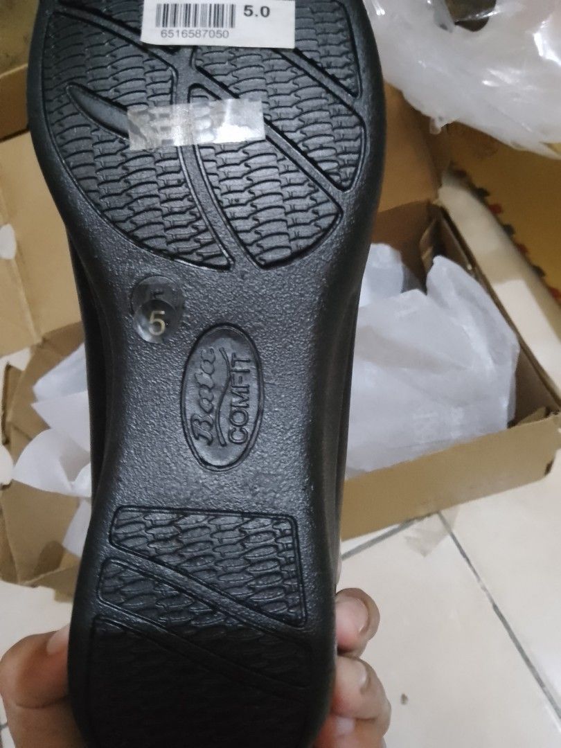 Sepatu bata hitam, Fesyen Wanita, Sepatu di Carousell