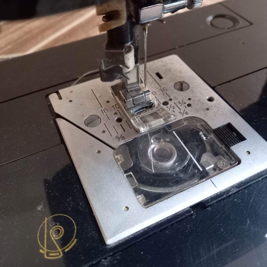 Singer Sewing Machine Limited Edition 160-Model, Furniture & Home ...