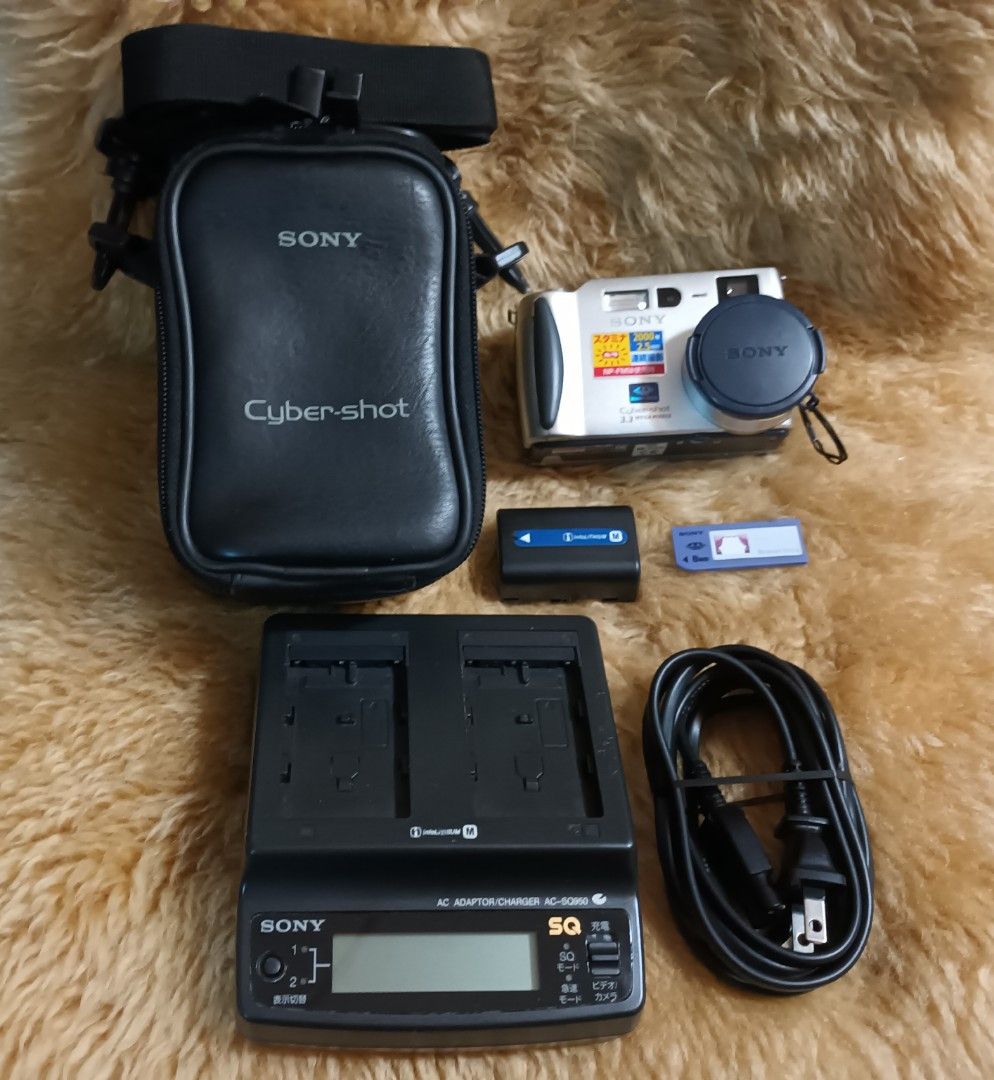 Sony Cybershot DSC-S70 Digital Camera, Photography, Cameras on Carousell