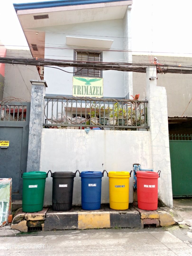 TROLLING TRASH BIN, Furniture & Home Living, Cleaning & Homecare ...