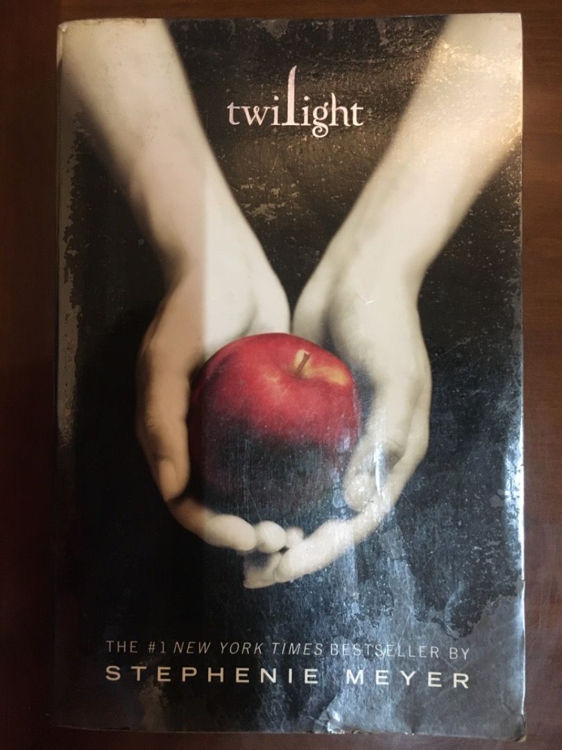 Twilight by Stephenie Meyer, Hobbies & Toys, Books & Magazines, Fiction ...