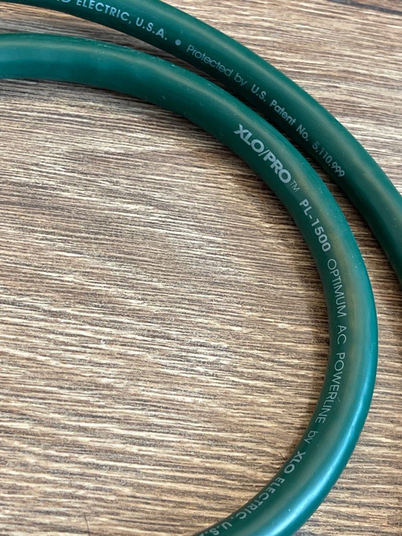 Small footprint Audiophile power cord local UK3pin with IEC C7 ( figure ...