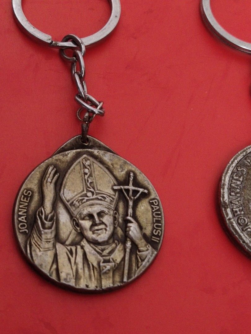 vintage Pope JP2 two commemorative Key Chains/ITALY, Hobbies & Toys ...