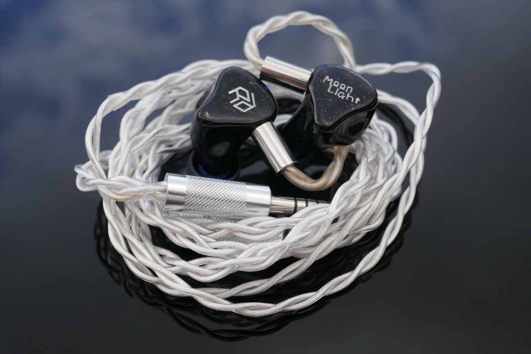 Yanyin moonlight iem (4.4mm), Audio, Earphones on Carousell