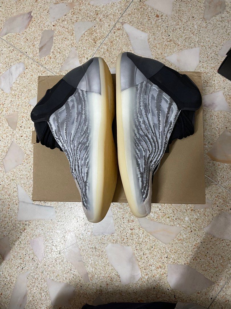 YEEZY Quantum “Lifestyle”, Men's Fashion, Footwear, Sneakers on Carousell