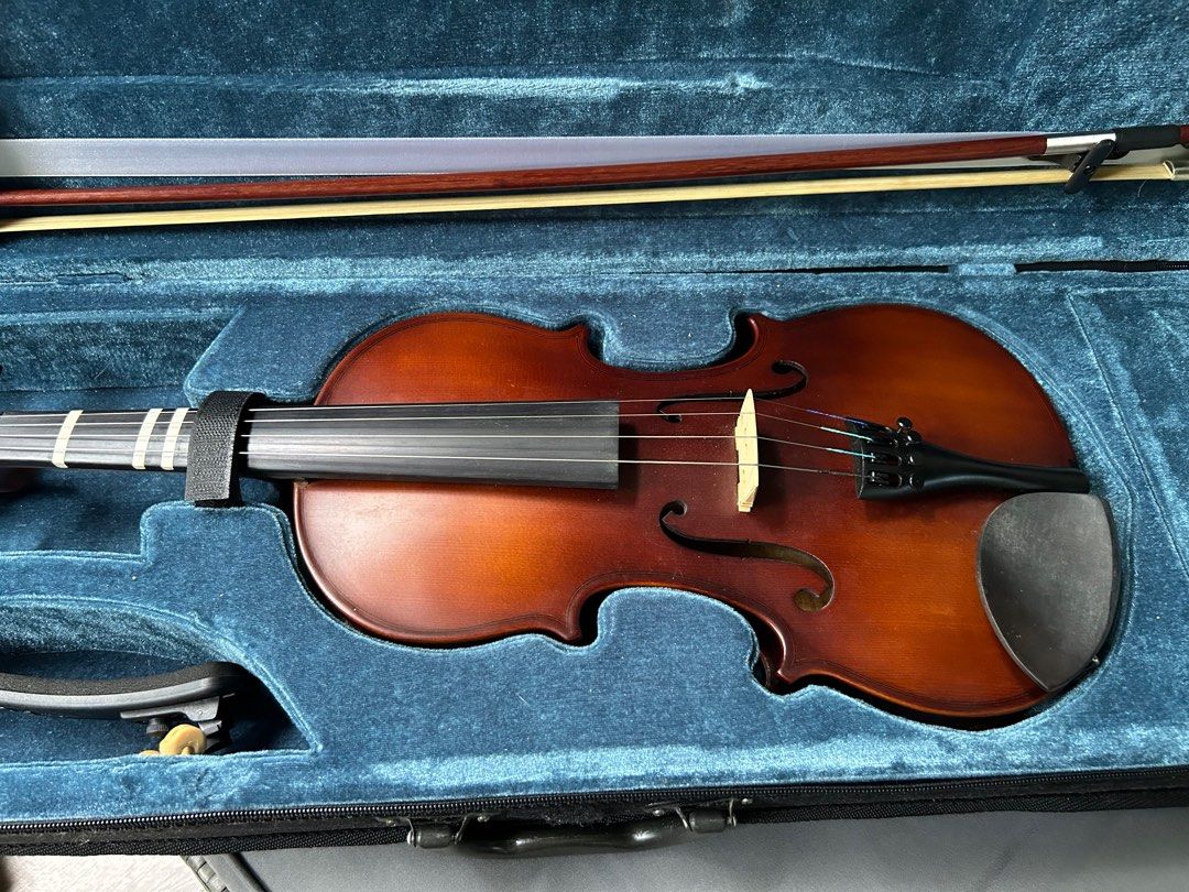 4/4 violin, lightly used, Hobbies & Toys, Music & Media, Musical ...