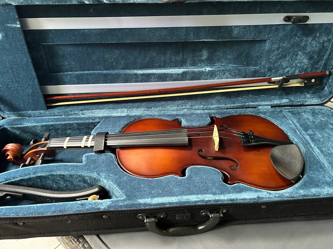 4/4 violin, lightly used, Hobbies & Toys, Music & Media, Musical ...