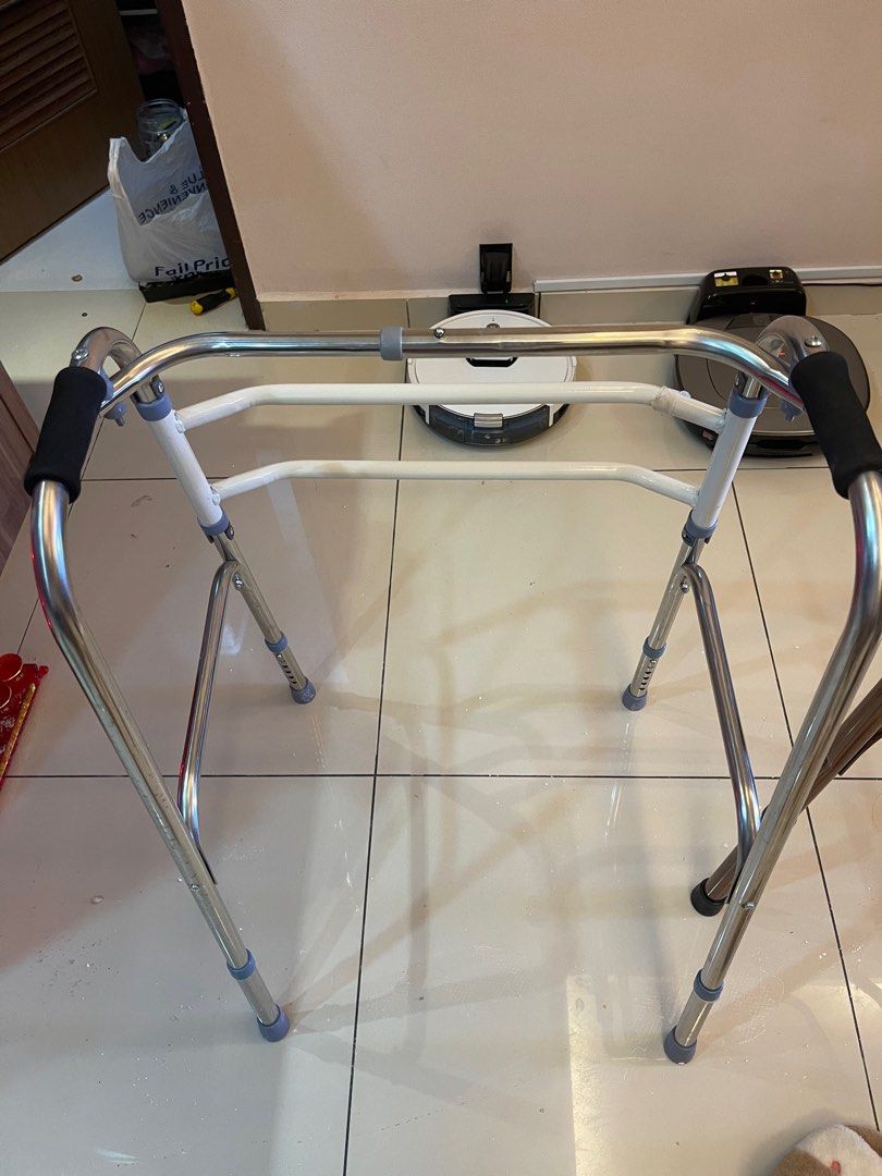 4 leg walking stick BRAND NEW!, Health & Nutrition, Assistive ...