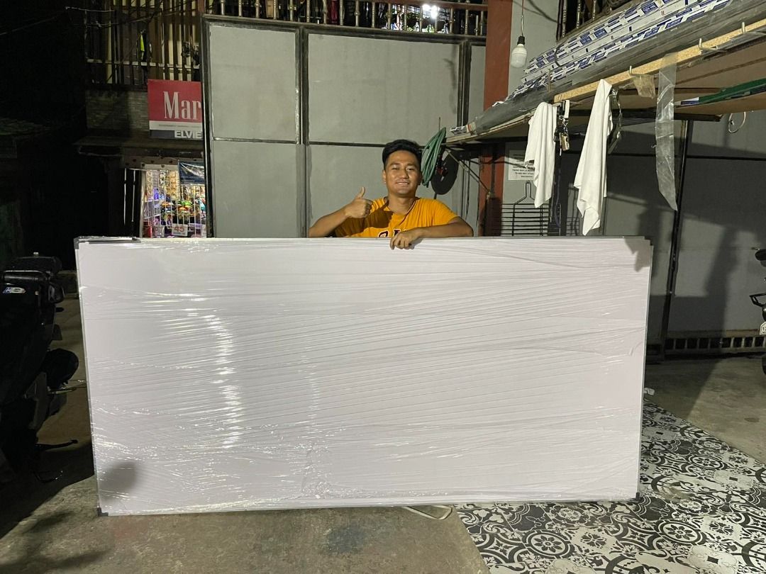 4FT X 8FT -- WALLMOUNTED ( WHITEBOARD ), Furniture & Home Living ...