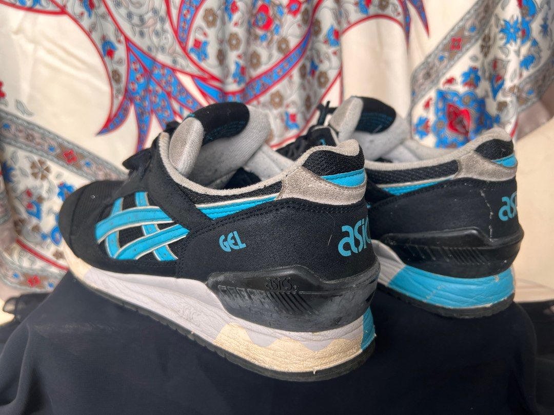 ASICS BIRU HITAM (bekas box beda merk), Fesyen Pria, Sepatu , Sneakers ...