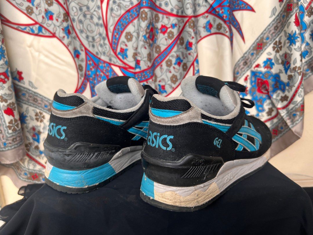 ASICS BIRU HITAM (bekas box beda merk), Fesyen Pria, Sepatu , Sneakers ...